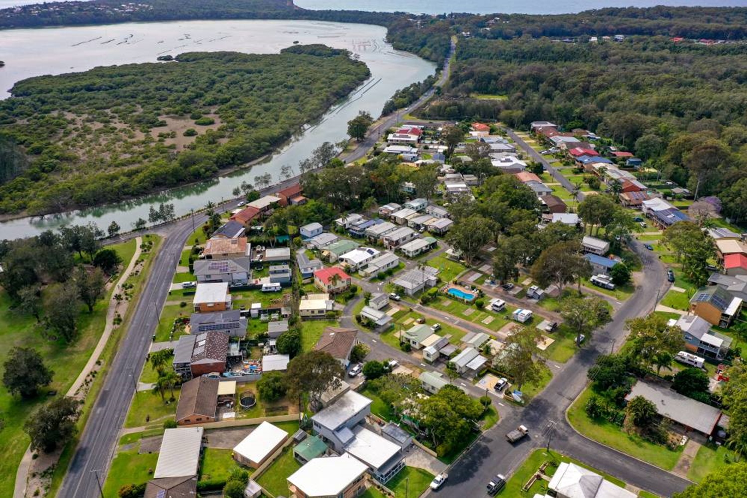 Dunbogan Caravan Park combats future floods with floating cabins ...